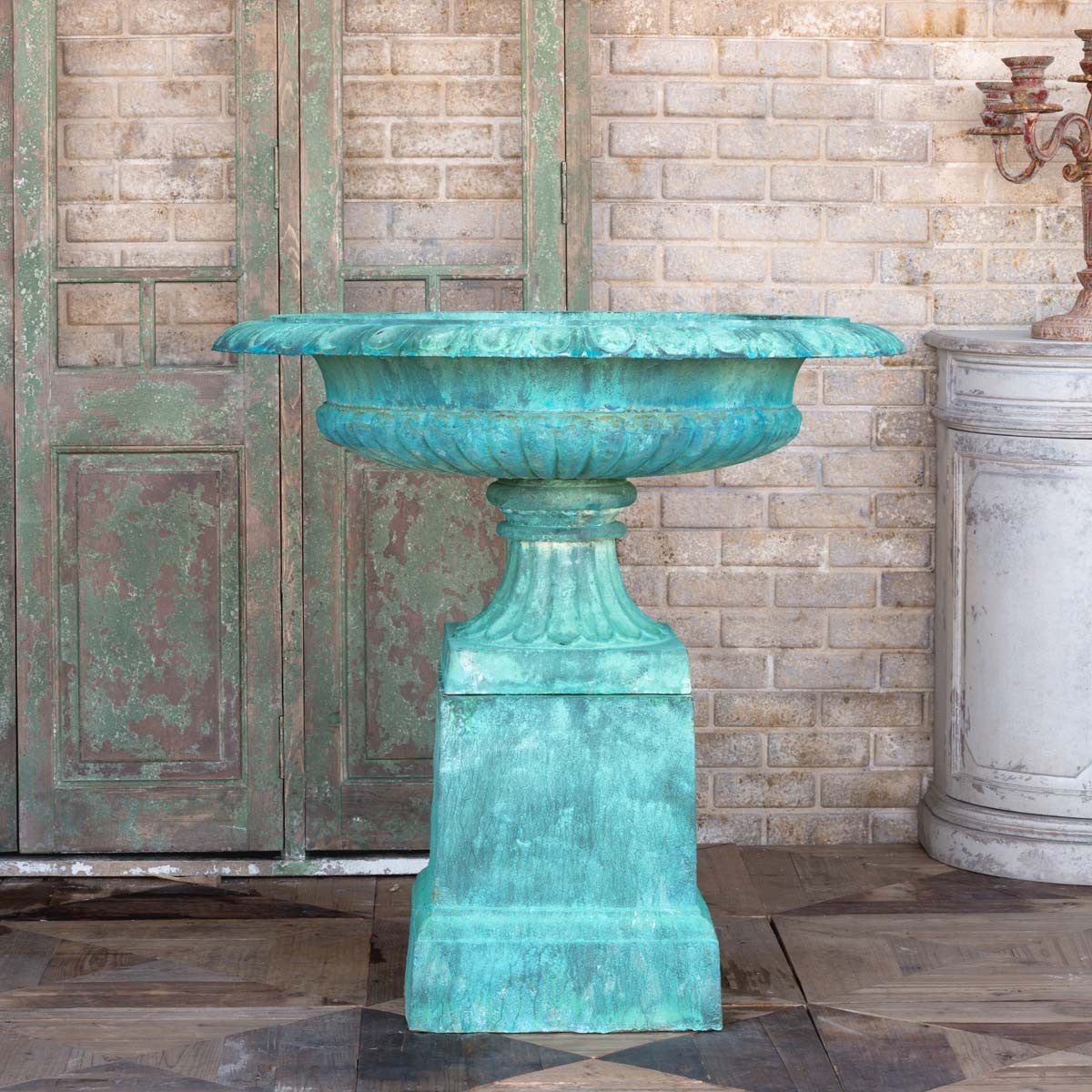 Park Hill Collection Cast Iron Estate Urn ECM80263